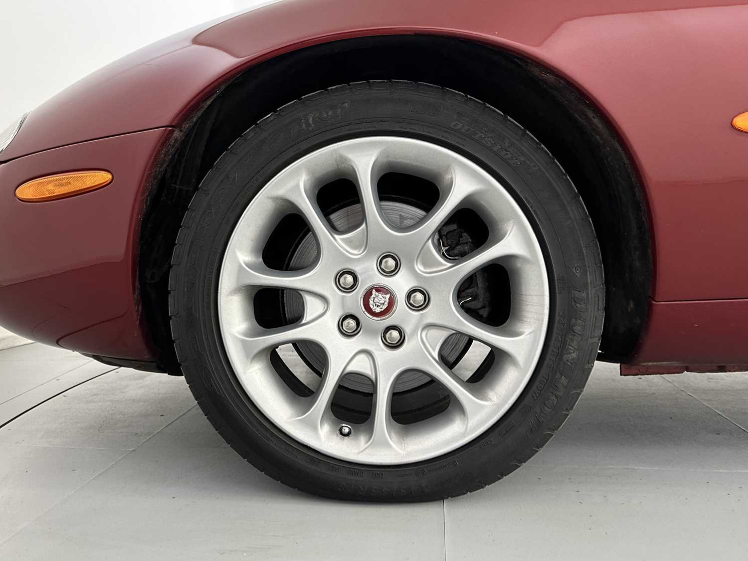 Lot 10 - 2000 Jaguar XKR Convertible