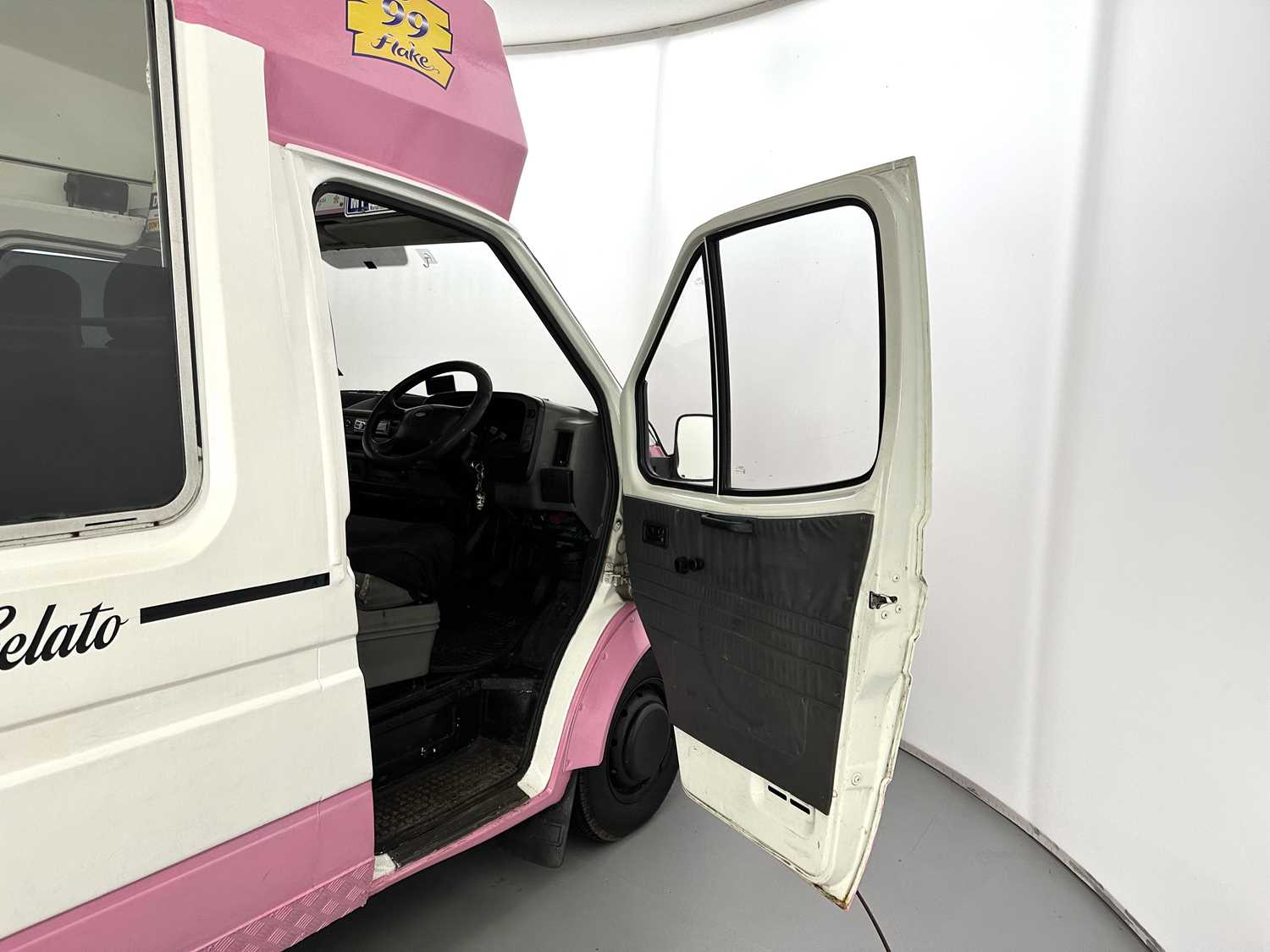 Lot 52 - 1990 Ford Transit Whitby Morrison Ice Cream