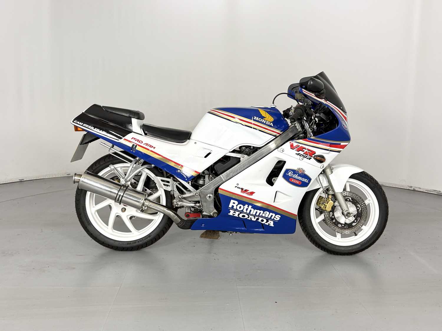 Lot 22 - 1987 Honda VFR 400R