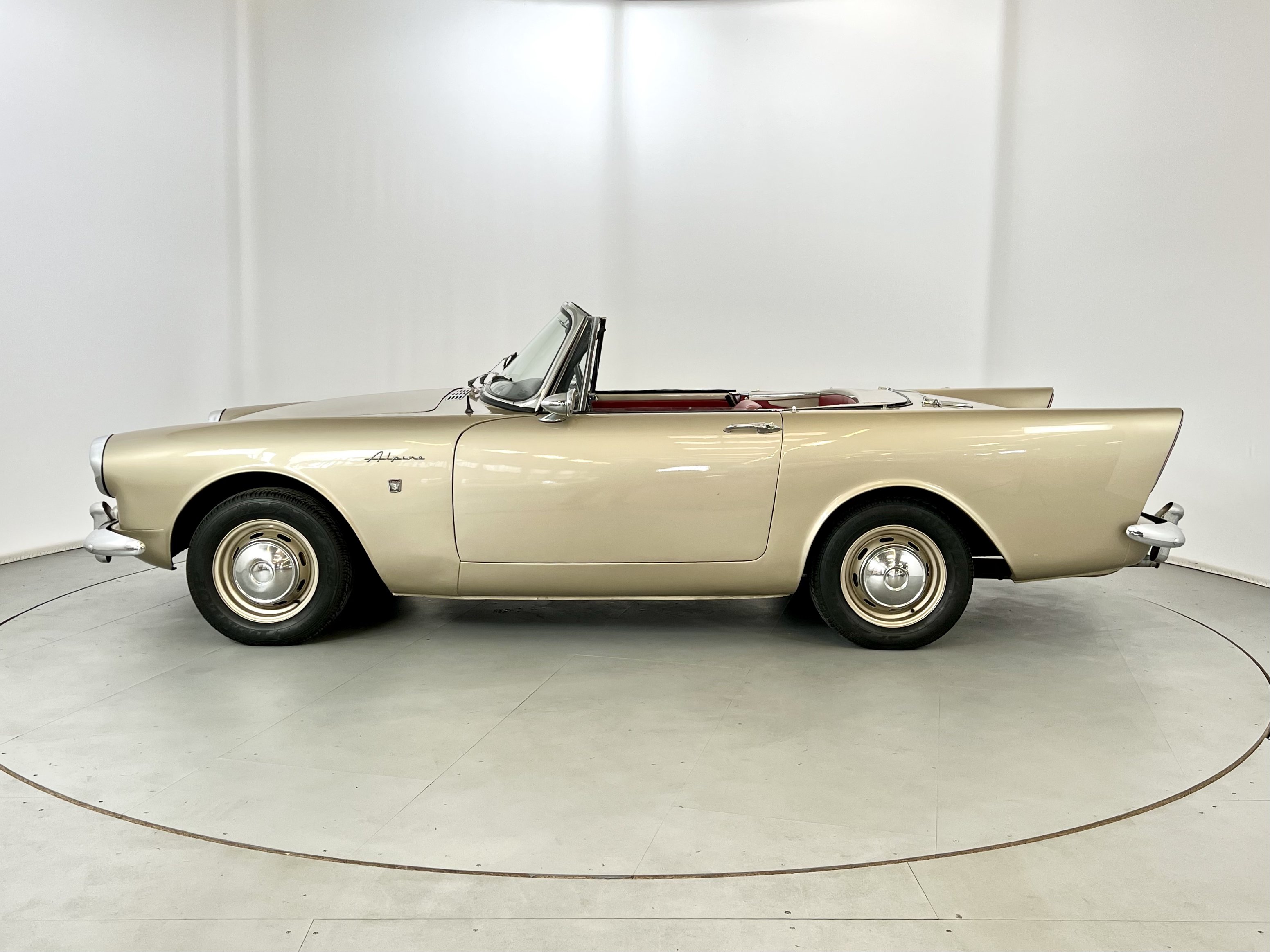 Lot 43 - 1964 Sunbeam Alpine MK3