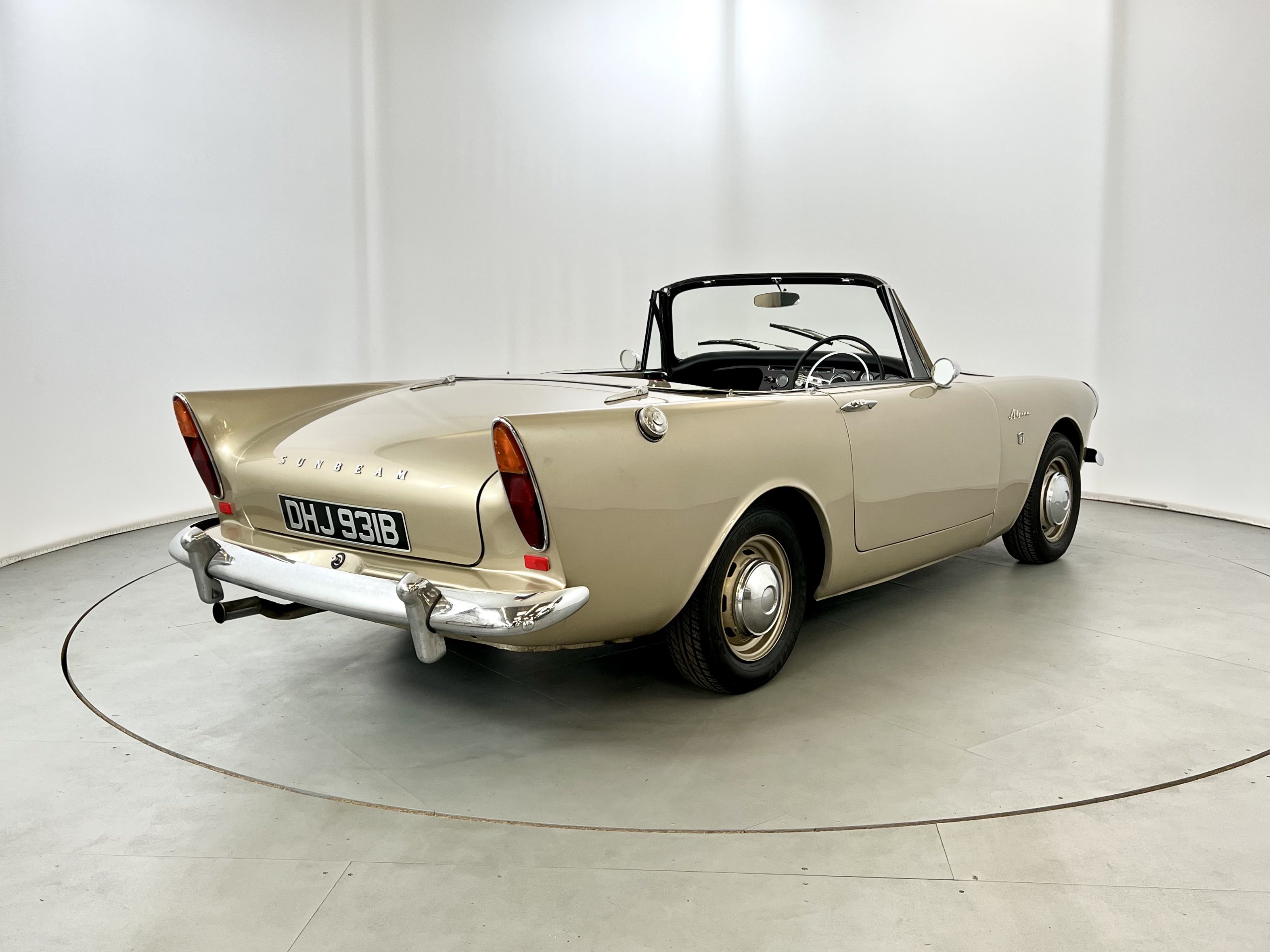 Lot 43 - 1964 Sunbeam Alpine MK3