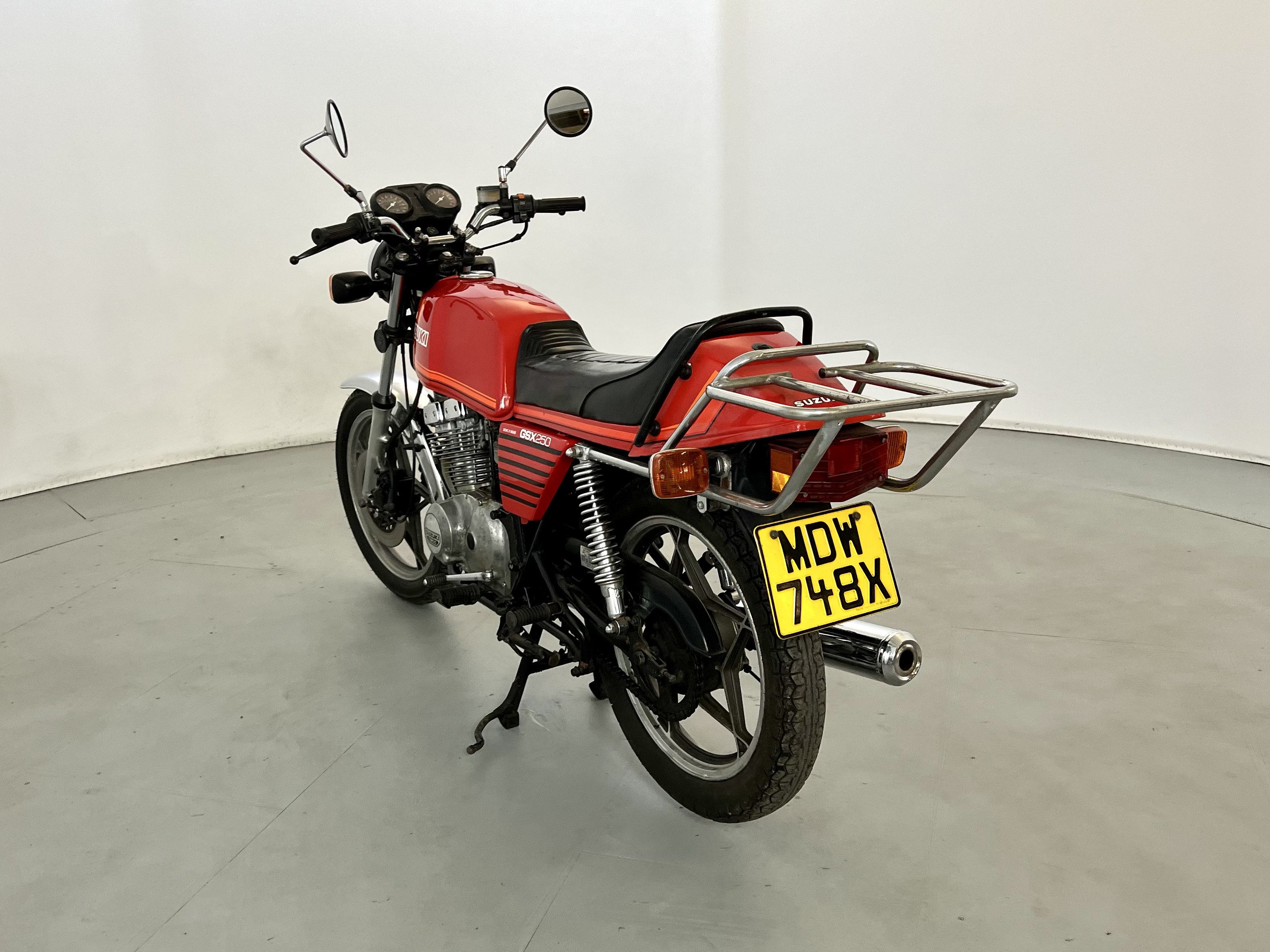 Lot 70 - 1981 Suzuki 250 GSX
