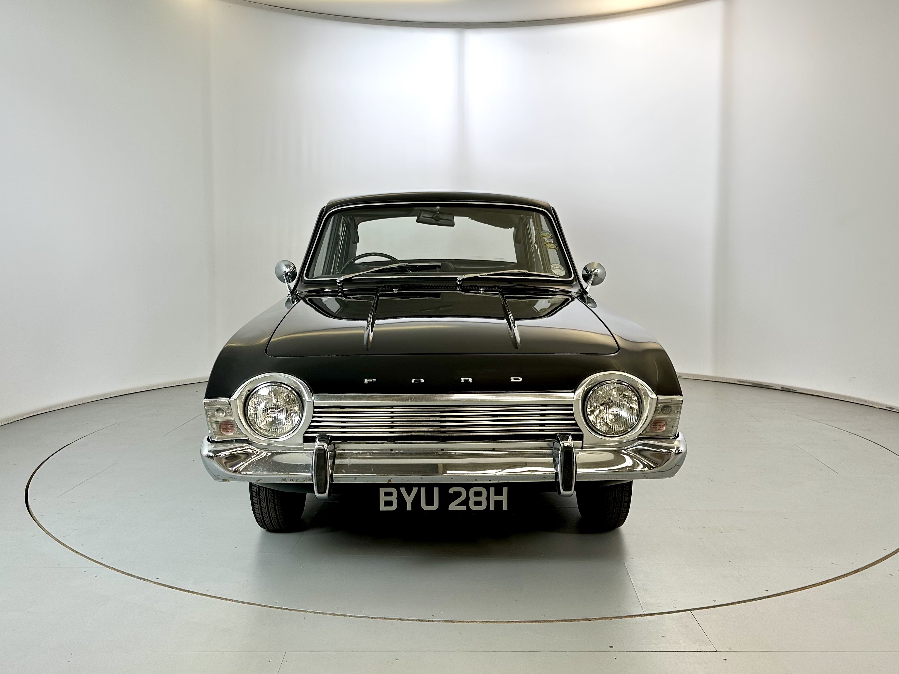 Lot 21 - 1970 Ford Corsair 2000E